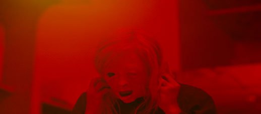 POSSESSOR (2020) BODY-HORROR RUNS IN THE FAMILY. MOVIE REVIEW ...